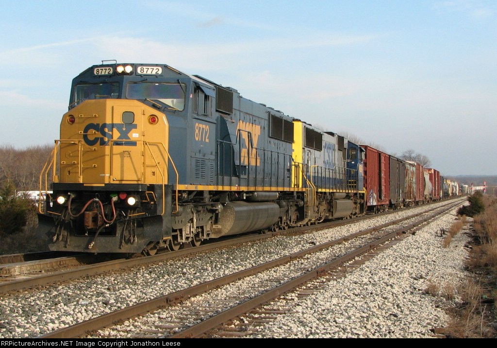 CSX 8772 & 4589 Lead Q335